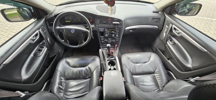 Black Volvo XC70 2004 in Trakai, with an engine capacity of 2.40 L and mileage of 375 thousand km for 2700 €, photo 11 on AUTOMOTO.COM.LV