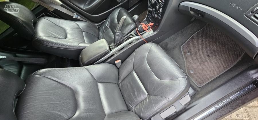 Black Volvo XC70 2004 in Trakai, with an engine capacity of 2.40 L and mileage of 375 thousand km for 2700 €, photo 13 on AUTOMOTO.COM.LV