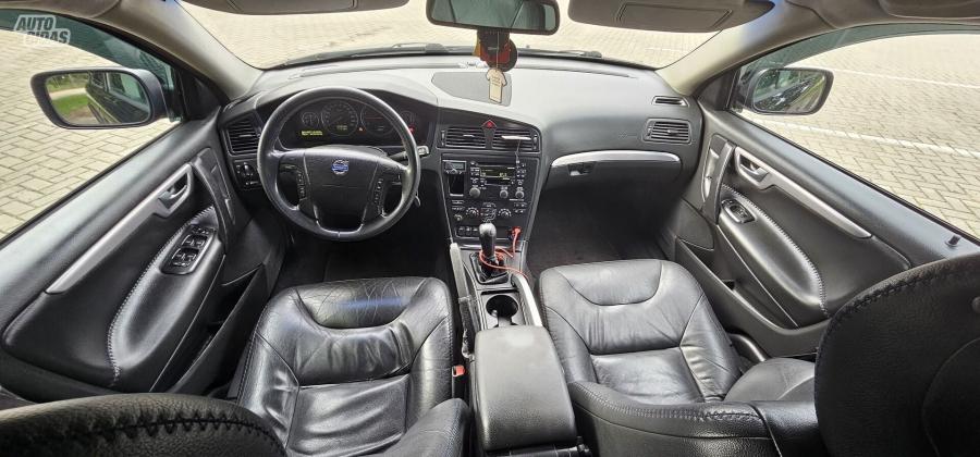 Black Volvo XC70 2004 in Trakai, with an engine capacity of 2.40 L and mileage of 375 thousand km for 2700 €, photo 14 on AUTOMOTO.COM.LV