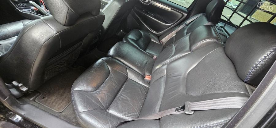Black Volvo XC70 2004 in Trakai, with an engine capacity of 2.40 L and mileage of 375 thousand km for 2700 €, photo 16 on AUTOMOTO.COM.LV