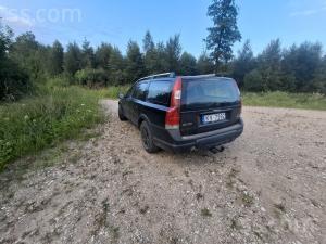 Melns Volvo XC70 2004 Liepāja, ar dzinēja tilpumu 2.40 L un nobraukumu 476 tūkst. km par 2200 €, foto  vietnē AUTOMOTO.COM.LV