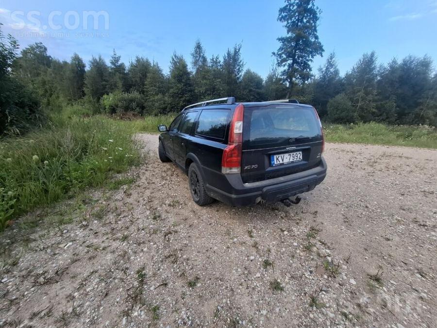 Melns Volvo XC70 2004 Liepāja, ar dzinēja tilpumu 2.40 L un nobraukumu 476 tūkst. km par 2200 €, foto 1 vietnē AUTOMOTO.COM.LV