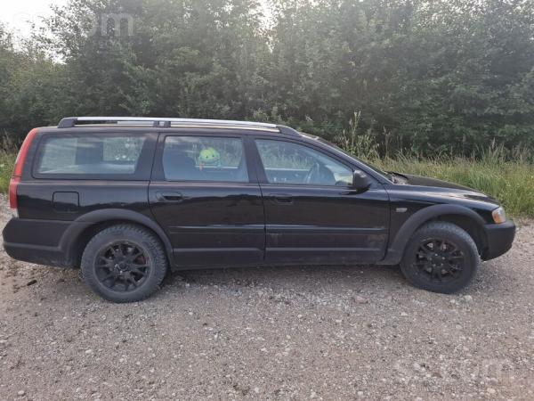 Volvo XC70 2004 in Liepaja on AUTOMOTO.COM.LV Black Volvo XC70 2004 in Liepaja, with an engine capacity of 2.40 L and mileage of 476 thousand km for 2200 €, photo 4 on AUTOMOTO.COM.LV