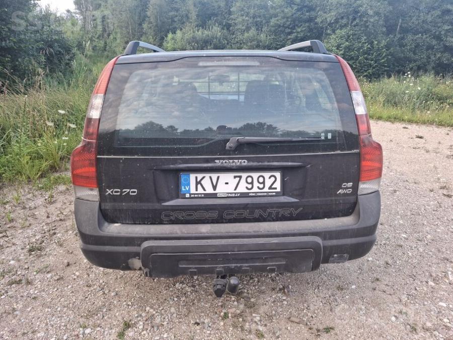 Melns Volvo XC70 2004 Liepāja, ar dzinēja tilpumu 2.40 L un nobraukumu 476 tūkst. km par 2200 €, foto 5 vietnē AUTOMOTO.COM.LV