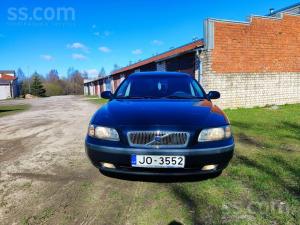 Melns Volvo XC70 2004 Liepāja, ar dzinēja tilpumu 2.40 L un nobraukumu 476 tūkst. km par 2200 €, foto 6 vietnē AUTOMOTO.COM.LV