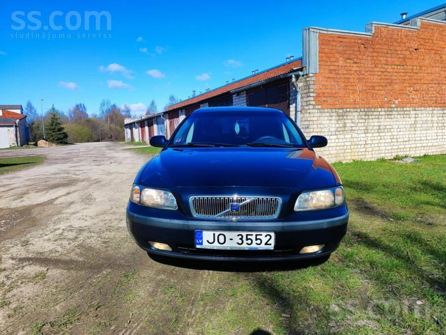 Melns Volvo XC70 2004 Liepāja, ar dzinēja tilpumu 2.40 L un nobraukumu 476 tūkst. km par 2200 €, foto 6 vietnē AUTOMOTO.COM.LV