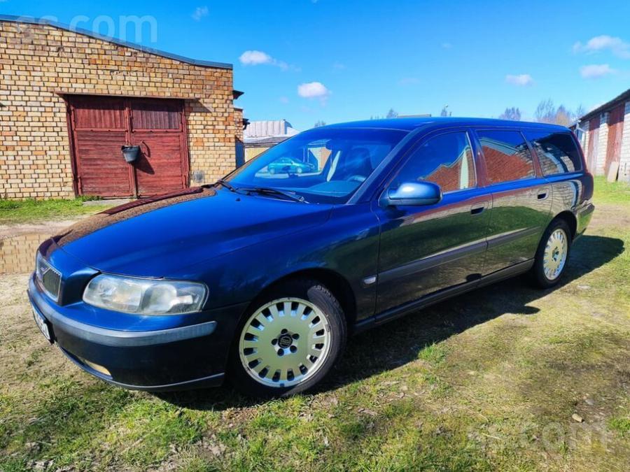 Melns Volvo XC70 2004 Liepāja, ar dzinēja tilpumu 2.40 L un nobraukumu 476 tūkst. km par 2200 €, foto 8 vietnē AUTOMOTO.COM.LV