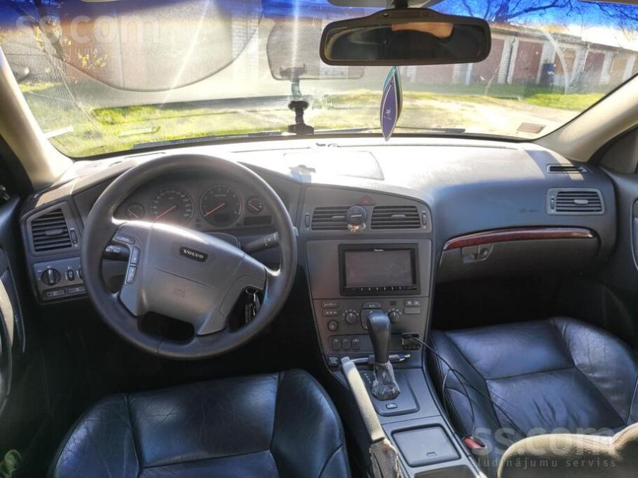 Melns Volvo XC70 2004 Liepāja, ar dzinēja tilpumu 2.40 L un nobraukumu 476 tūkst. km par 2200 €, foto 10 vietnē AUTOMOTO.COM.LV