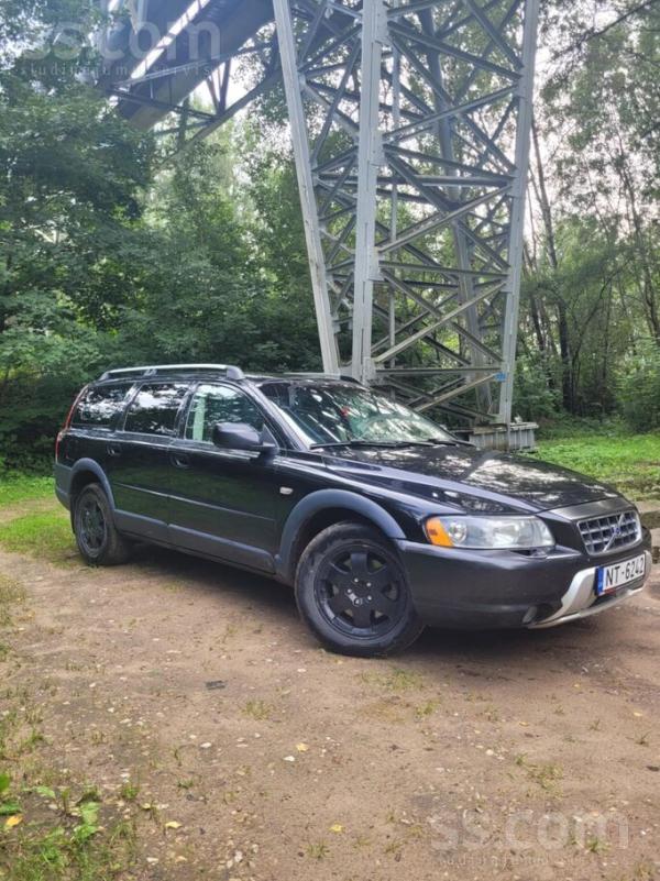 Black Volvo XC70 2005 in Riga, with an engine capacity of 2.40 L and mileage of 0 thousand km for 2600 €, photo 5 on AUTOMOTO.COM.LV