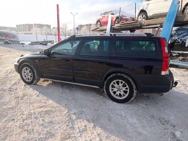 Black Volvo XC70 2005 in Klaipeda, with an engine capacity of 2.40 L and mileage of 286 thousand km for 2450 €, photo 7 on AUTOMOTO.COM.LV