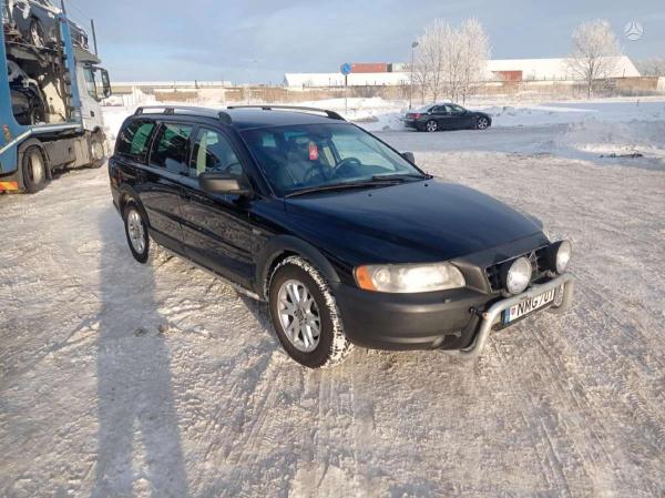 Black Volvo XC70 2005 in Klaipeda, with an engine capacity of 2.40 L and mileage of 286 thousand km for 2450 €, photo 8 on AUTOMOTO.COM.LV