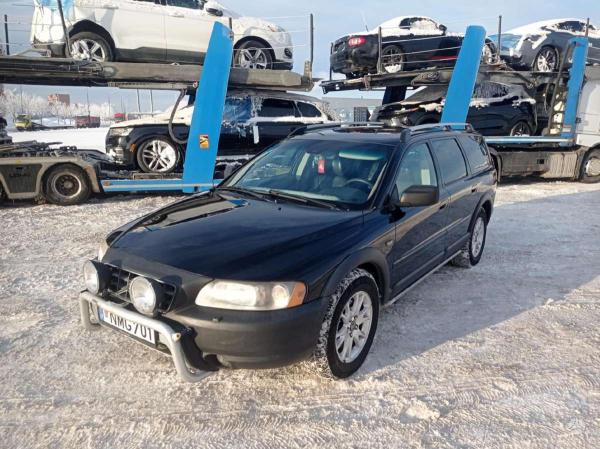 Black Volvo XC70 2005 in Klaipeda, with an engine capacity of 2.40 L and mileage of 286 thousand km for 2450 €, photo 9 on AUTOMOTO.COM.LV