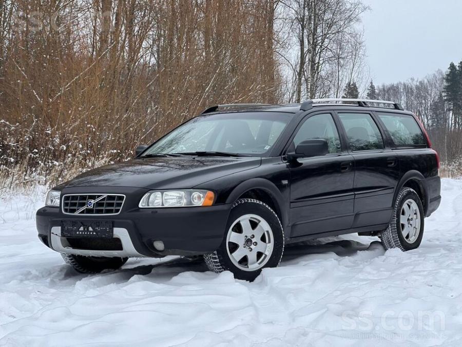 Melns Volvo XC70 2005 Rīga, ar dzinēja tilpumu 2.40 L un nobraukumu 335 tūkst. km par 4950 €, foto 1 vietnē AUTOMOTO.COM.LV