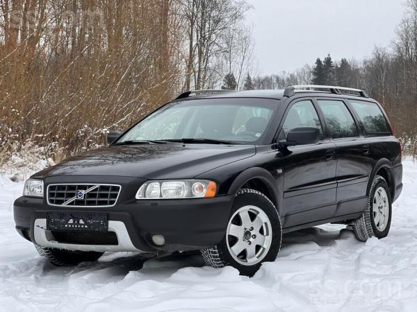 Black Volvo XC70 2005 in Riga, with an engine capacity of 2.40 L and mileage of 335 thousand km for 4950 €, photo 3 on AUTOMOTO.COM.LV