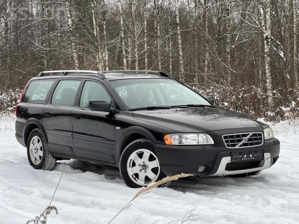 Black Volvo XC70 2005 in Riga, with an engine capacity of 2.40 L and mileage of 335 thousand km for 4950 €, photo 4 on AUTOMOTO.COM.LV
