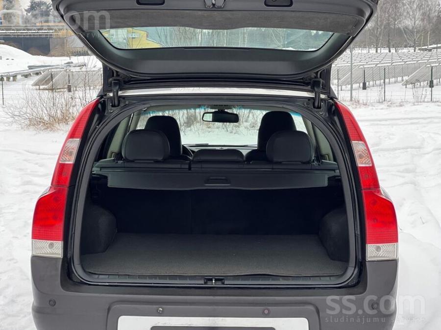 Melns Volvo XC70 2005 Rīga, ar dzinēja tilpumu 2.40 L un nobraukumu 335 tūkst. km par 4950 €, foto 12 vietnē AUTOMOTO.COM.LV