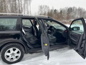 Melns Volvo XC70 2005 Rīga, ar dzinēja tilpumu 2.40 L un nobraukumu 335 tūkst. km par 4950 €, foto 15 vietnē AUTOMOTO.COM.LV