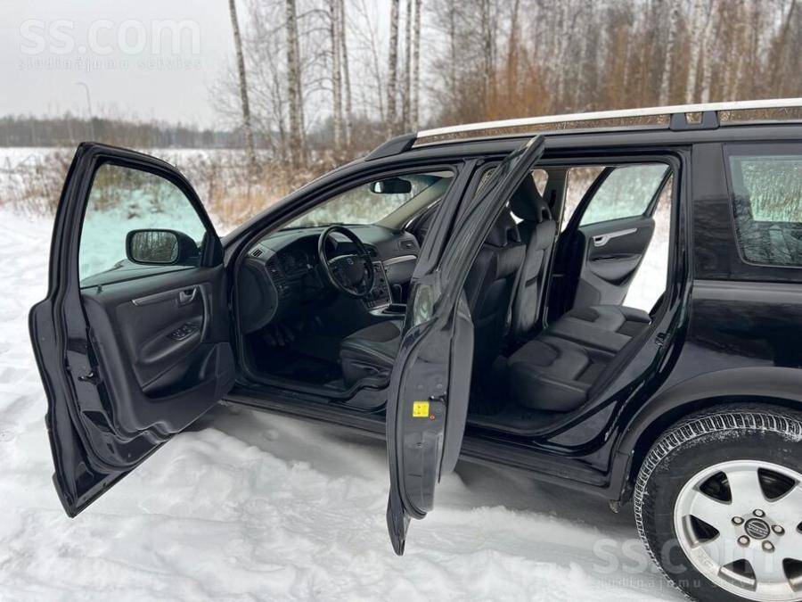 Melns Volvo XC70 2005 Rīga, ar dzinēja tilpumu 2.40 L un nobraukumu 335 tūkst. km par 4950 €, foto 16 vietnē AUTOMOTO.COM.LV