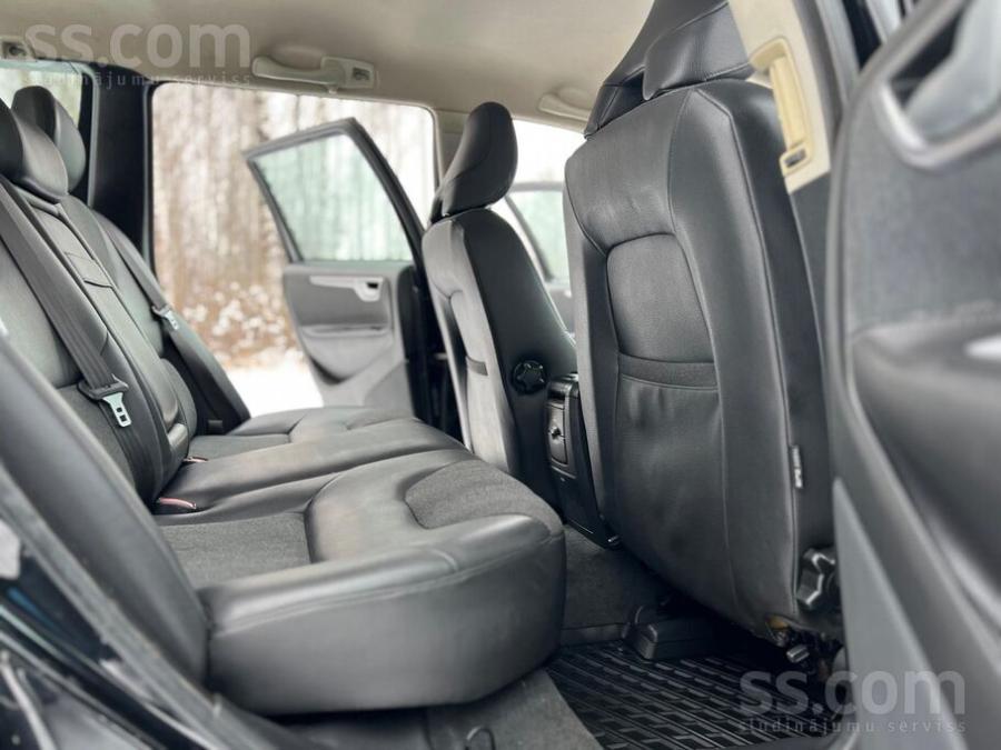 Melns Volvo XC70 2005 Rīga, ar dzinēja tilpumu 2.40 L un nobraukumu 335 tūkst. km par 4950 €, foto 21 vietnē AUTOMOTO.COM.LV