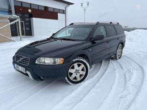 Melns Volvo XC70 2005 Ukmergė, ar dzinēja tilpumu 2.40 L un nobraukumu 390 tūkst. km par 2400 €, foto  vietnē AUTOMOTO.COM.LV