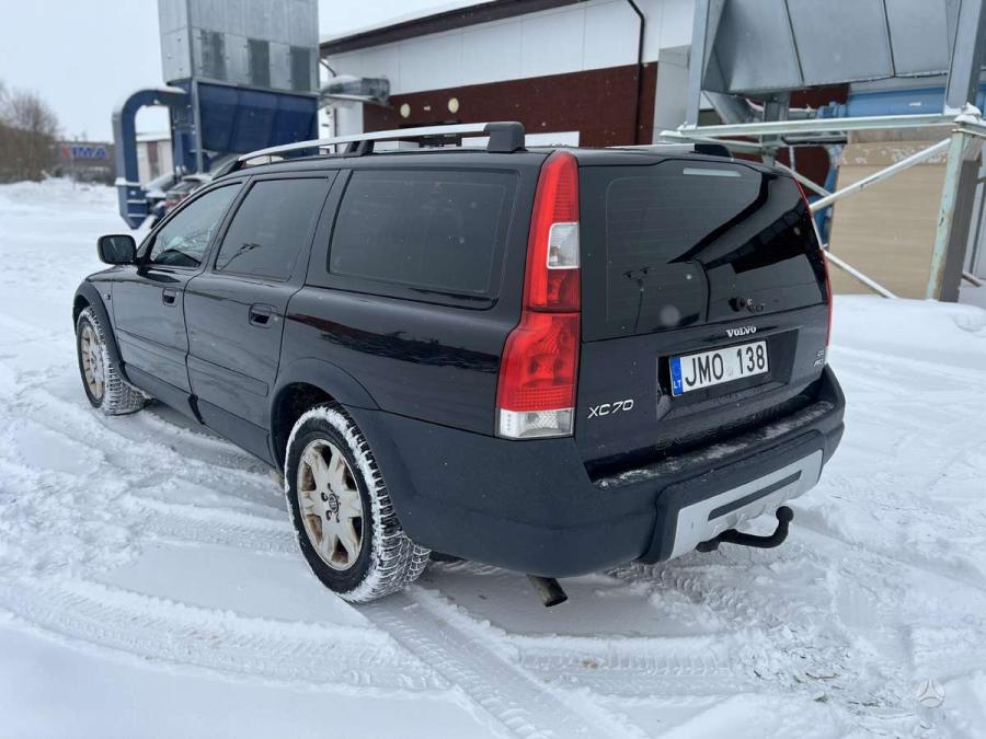 Melns Volvo XC70 2005 Ukmergė, ar dzinēja tilpumu 2.40 L un nobraukumu 390 tūkst. km par 2400 €, foto 7 vietnē AUTOMOTO.COM.LV