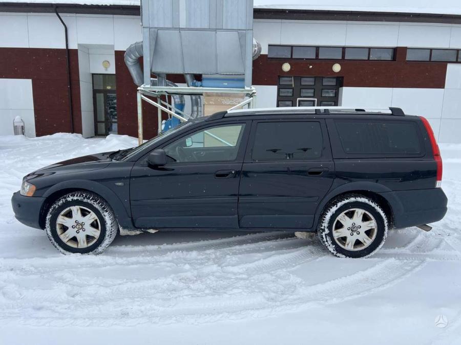 Melns Volvo XC70 2005 Ukmergė, ar dzinēja tilpumu 2.40 L un nobraukumu 390 tūkst. km par 2400 €, foto 8 vietnē AUTOMOTO.COM.LV