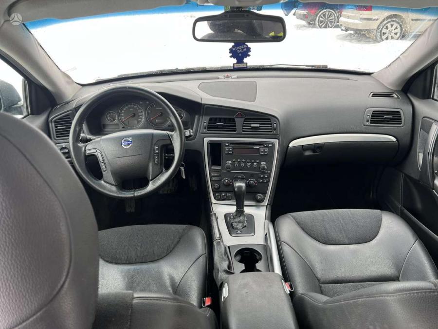 Melns Volvo XC70 2005 Ukmergė, ar dzinēja tilpumu 2.40 L un nobraukumu 390 tūkst. km par 2400 €, foto 15 vietnē AUTOMOTO.COM.LV