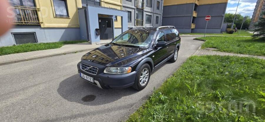 Black Volvo XC70 2005 in Riga, with an engine capacity of 2.40 L and mileage of 438 thousand km for 2150 €, photo 1 on AUTOMOTO.COM.LV