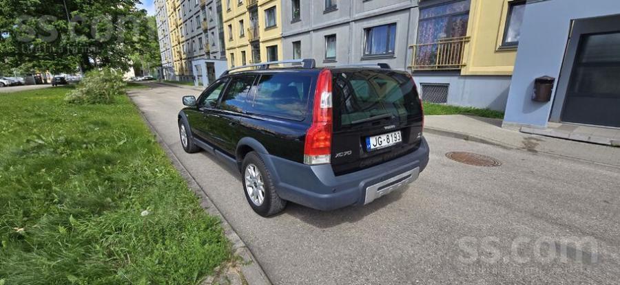 Black Volvo XC70 2005 in Riga, with an engine capacity of 2.40 L and mileage of 438 thousand km for 2150 €, photo 3 on AUTOMOTO.COM.LV