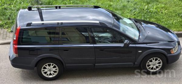 Black Volvo XC70 2005 in Riga, with an engine capacity of 2.40 L and mileage of 438 thousand km for 2150 €, photo 6 on AUTOMOTO.COM.LV