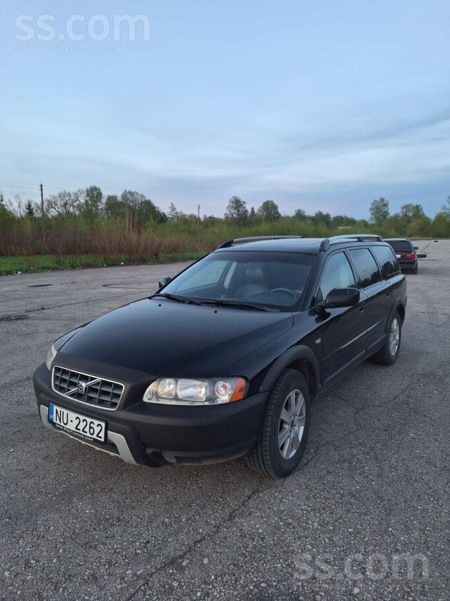 Melns Volvo XC70 2005 Aizkraukle, ar dzinēja tilpumu 2.40 L un nobraukumu 306 tūkst. km par 3500 €, foto 1 vietnē AUTOMOTO.COM.LV