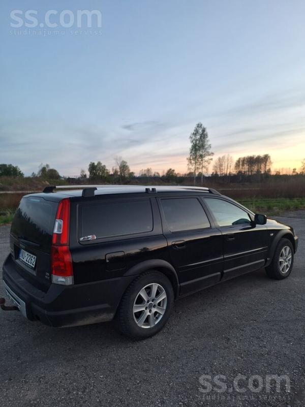 Melns Volvo XC70 2005 Aizkraukle, ar dzinēja tilpumu 2.40 L un nobraukumu 306 tūkst. km par 3500 €, foto 3 vietnē AUTOMOTO.COM.LV