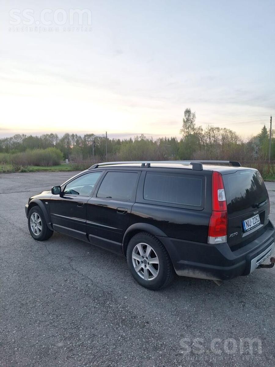 Melns Volvo XC70 2005 Aizkraukle, ar dzinēja tilpumu 2.40 L un nobraukumu 306 tūkst. km par 3500 €, foto 5 vietnē AUTOMOTO.COM.LV