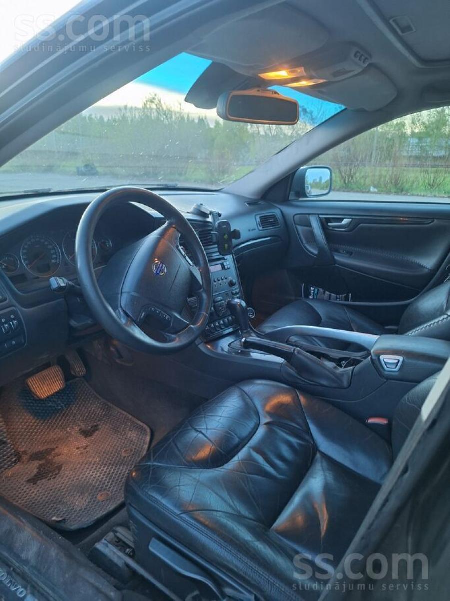 Melns Volvo XC70 2005 Aizkraukle, ar dzinēja tilpumu 2.40 L un nobraukumu 306 tūkst. km par 3500 €, foto 6 vietnē AUTOMOTO.COM.LV