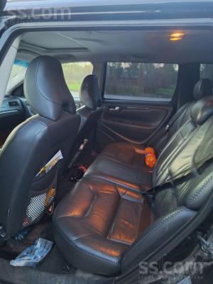 Melns Volvo XC70 2005 Aizkraukle, ar dzinēja tilpumu 2.40 L un nobraukumu 306 tūkst. km par 3500 €, foto 7 vietnē AUTOMOTO.COM.LV