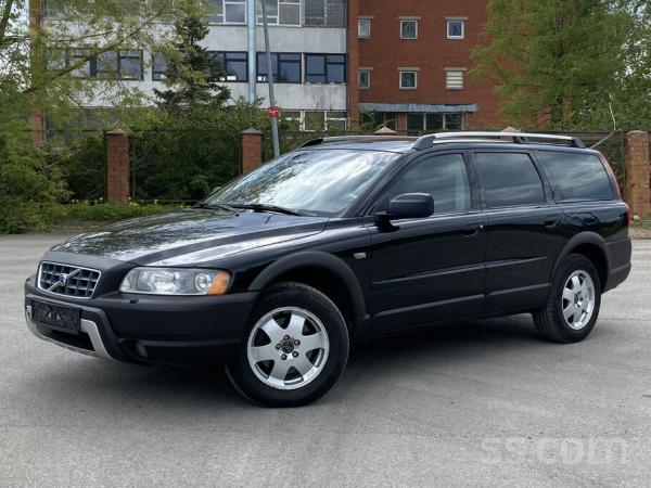 Melns Volvo XC70 2005 Rīga, ar dzinēja tilpumu 2.40 L un nobraukumu 327 tūkst. km par 4690 €, foto 3 vietnē AUTOMOTO.COM.LV