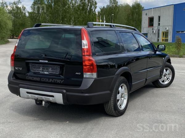 Melns Volvo XC70 2005 Rīga, ar dzinēja tilpumu 2.40 L un nobraukumu 327 tūkst. km par 4690 €, foto 9 vietnē AUTOMOTO.COM.LV