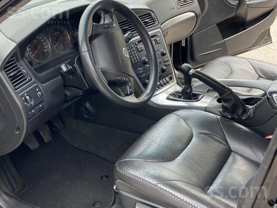Melns Volvo XC70 2005 Rīga, ar dzinēja tilpumu 2.40 L un nobraukumu 327 tūkst. km par 4690 €, foto 14 vietnē AUTOMOTO.COM.LV