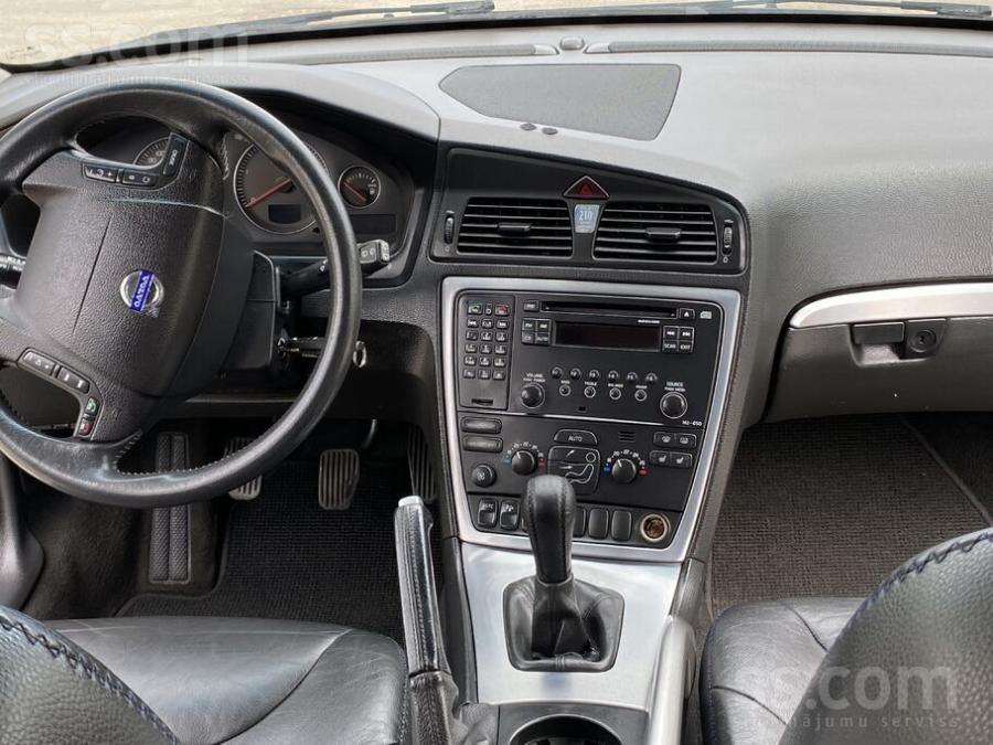 Melns Volvo XC70 2005 Rīga, ar dzinēja tilpumu 2.40 L un nobraukumu 327 tūkst. km par 4690 €, foto 15 vietnē AUTOMOTO.COM.LV