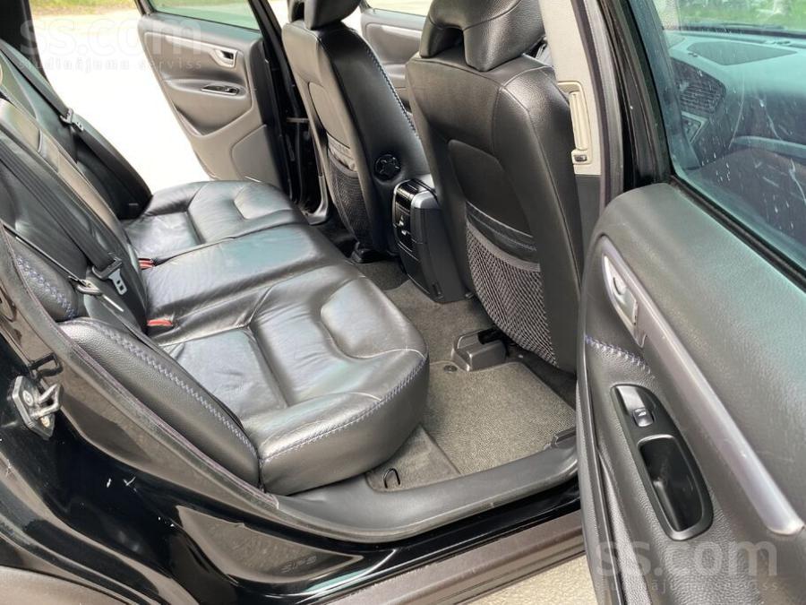 Melns Volvo XC70 2005 Rīga, ar dzinēja tilpumu 2.40 L un nobraukumu 327 tūkst. km par 4690 €, foto 18 vietnē AUTOMOTO.COM.LV