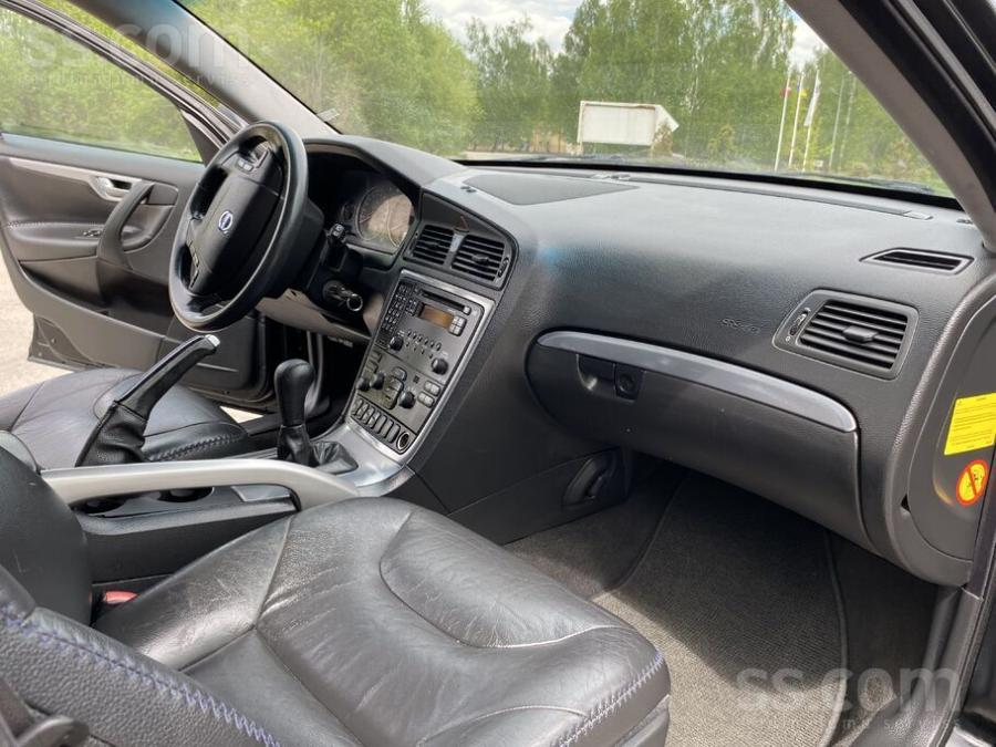 Melns Volvo XC70 2005 Rīga, ar dzinēja tilpumu 2.40 L un nobraukumu 327 tūkst. km par 4690 €, foto 19 vietnē AUTOMOTO.COM.LV