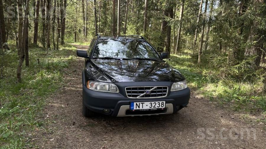 Черный Вольво ХС70 2005 в Рига, объемом двигателя 2.40 л и пробегом 351 тыс. км за 3350 €, фото 1 на AUTOMOTO.COM.LV