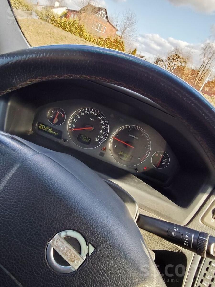 Melns Volvo XC70 2005 Saldus, ar dzinēja tilpumu 2.40 L un nobraukumu 455 tūkst. km par 1800 €, foto 13 vietnē AUTOMOTO.COM.LV