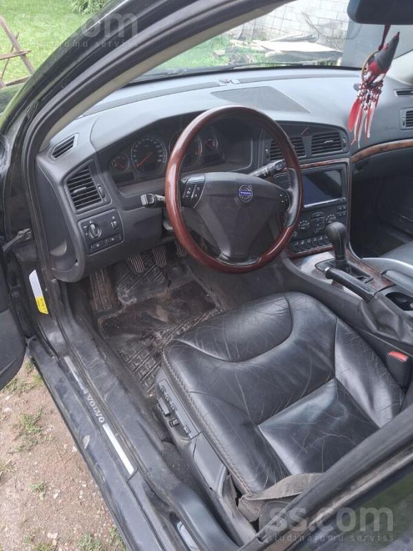 Melns Volvo XC70 2005 Talsi, ar dzinēja tilpumu 2.40 L un nobraukumu 0 tūkst. km par 3200 €, foto 4 vietnē AUTOMOTO.COM.LV