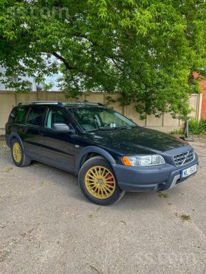 Melns Volvo XC70 2005 Ogre, ar dzinēja tilpumu 2.50 L un nobraukumu 336 tūkst. km par 3550 €, foto  vietnē AUTOMOTO.COM.LV