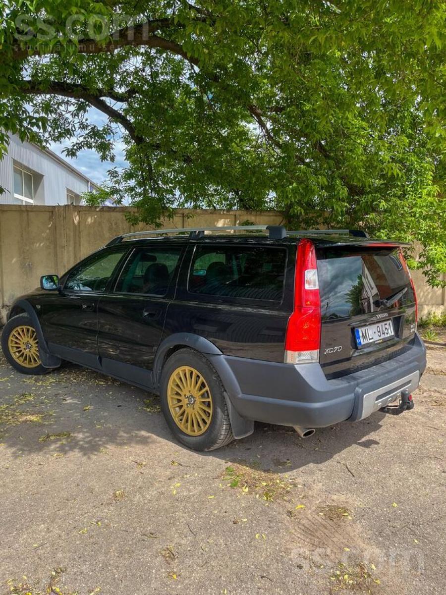 Melns Volvo XC70 2005 Ogre, ar dzinēja tilpumu 2.50 L un nobraukumu 336 tūkst. km par 3550 €, foto 3 vietnē AUTOMOTO.COM.LV