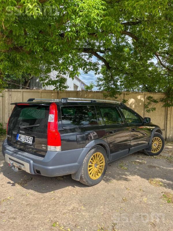 Black Volvo XC70 2005 in Ogre, with an engine capacity of 2.50 L and mileage of 336 thousand km for 3550 €, photo 4 on AUTOMOTO.COM.LV