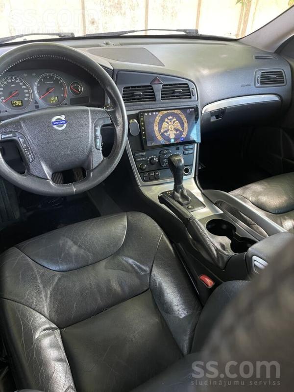 Black Volvo XC70 2005 in Ogre, with an engine capacity of 2.50 L and mileage of 336 thousand km for 3550 €, photo 7 on AUTOMOTO.COM.LV