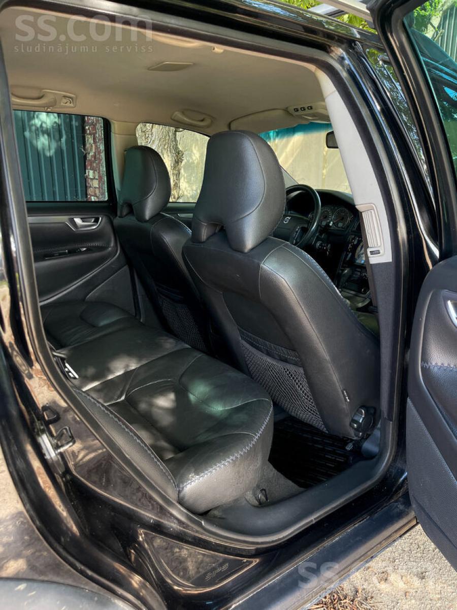 Melns Volvo XC70 2005 Ogre, ar dzinēja tilpumu 2.50 L un nobraukumu 336 tūkst. km par 3550 €, foto 9 vietnē AUTOMOTO.COM.LV