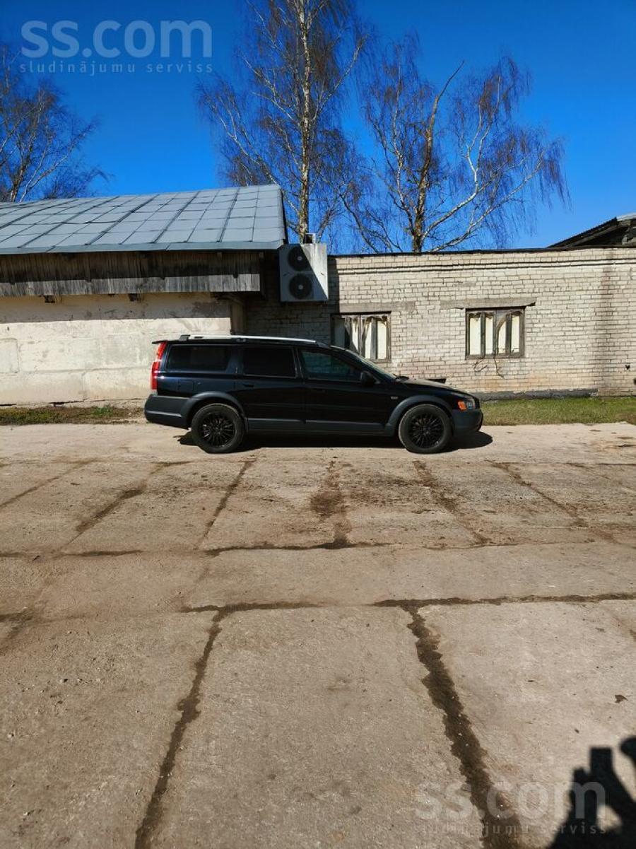 Melns Volvo XC70 2005 Jelgava, ar dzinēja tilpumu 2.40 L un nobraukumu 345 tūkst. km par 4600 €, foto 4 vietnē AUTOMOTO.COM.LV